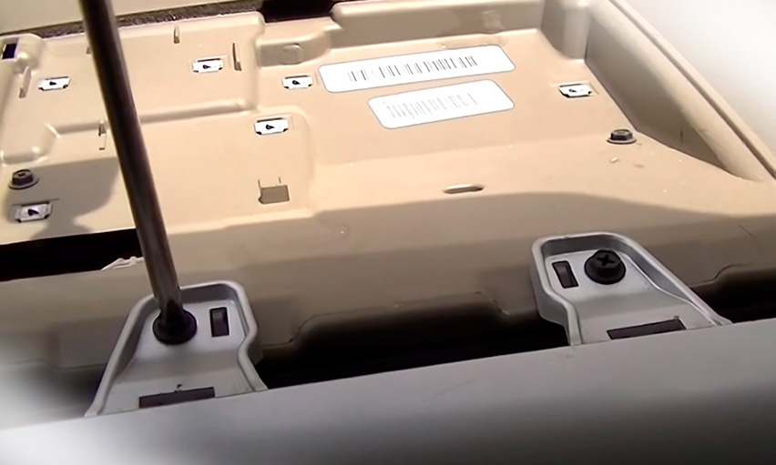 How to Remove Jeep Patriot Radio