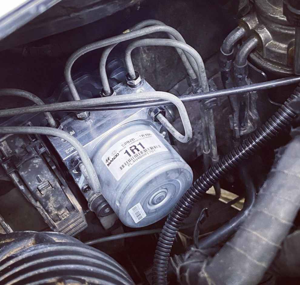 How to Repair an ABS Control Module in a Jeep