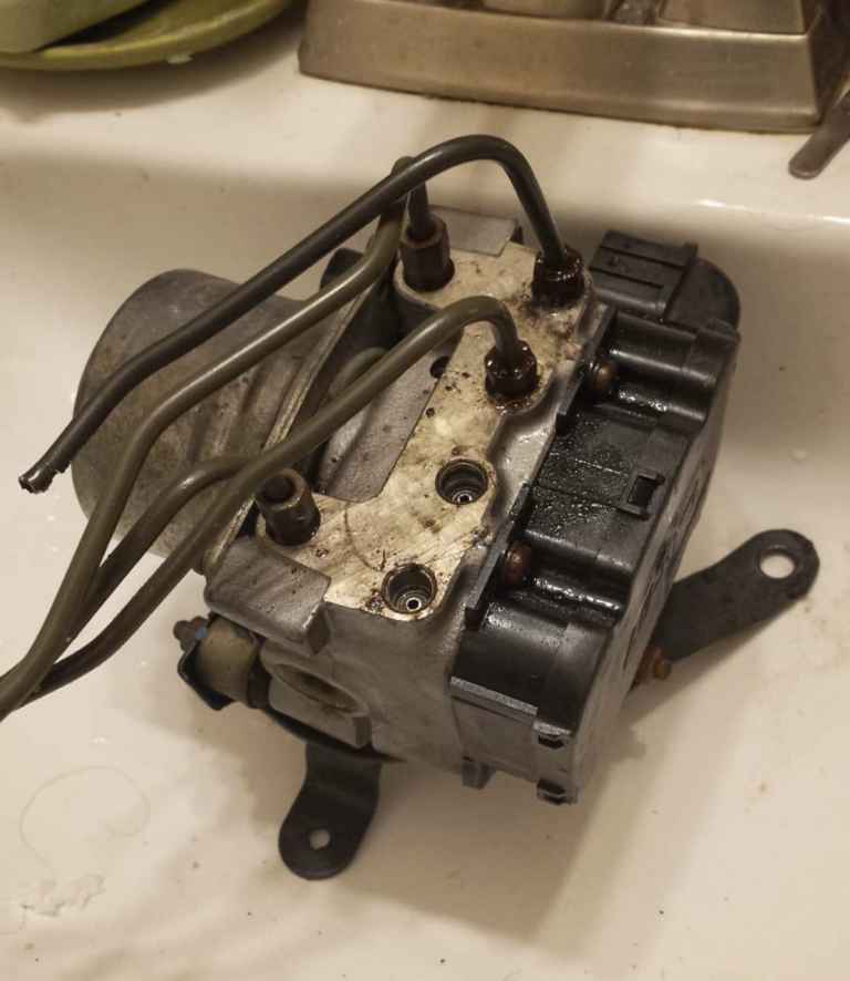 How to Repair an ABS Control Module in a Jeep